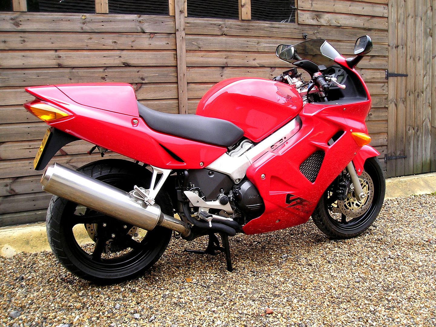 £ SOLD, Honda VFR800 Fi-W (1 owner, 2290 miles) 1998 S Reg. – Sargents ...