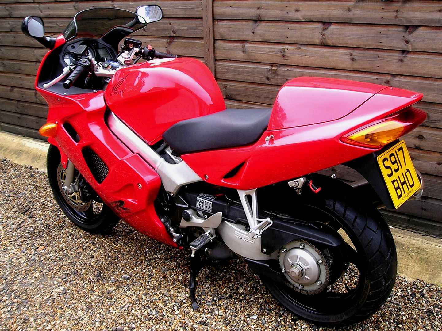 £ SOLD, Honda VFR800 Fi-W (1 owner, 2290 miles) 1998 S Reg. – Sargents ...